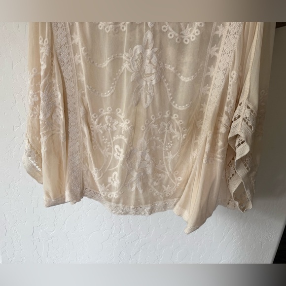 Umgee | Tops | Umgeeivory Fully Embroidered Floral Lace Blousesuper ...